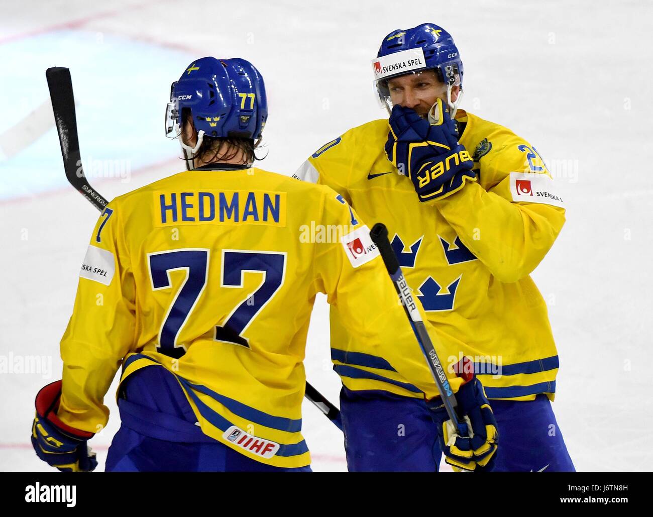 Cologne, Germany. 21st May, 2017. Sweden's Victor Hedman (L) celebrates ...