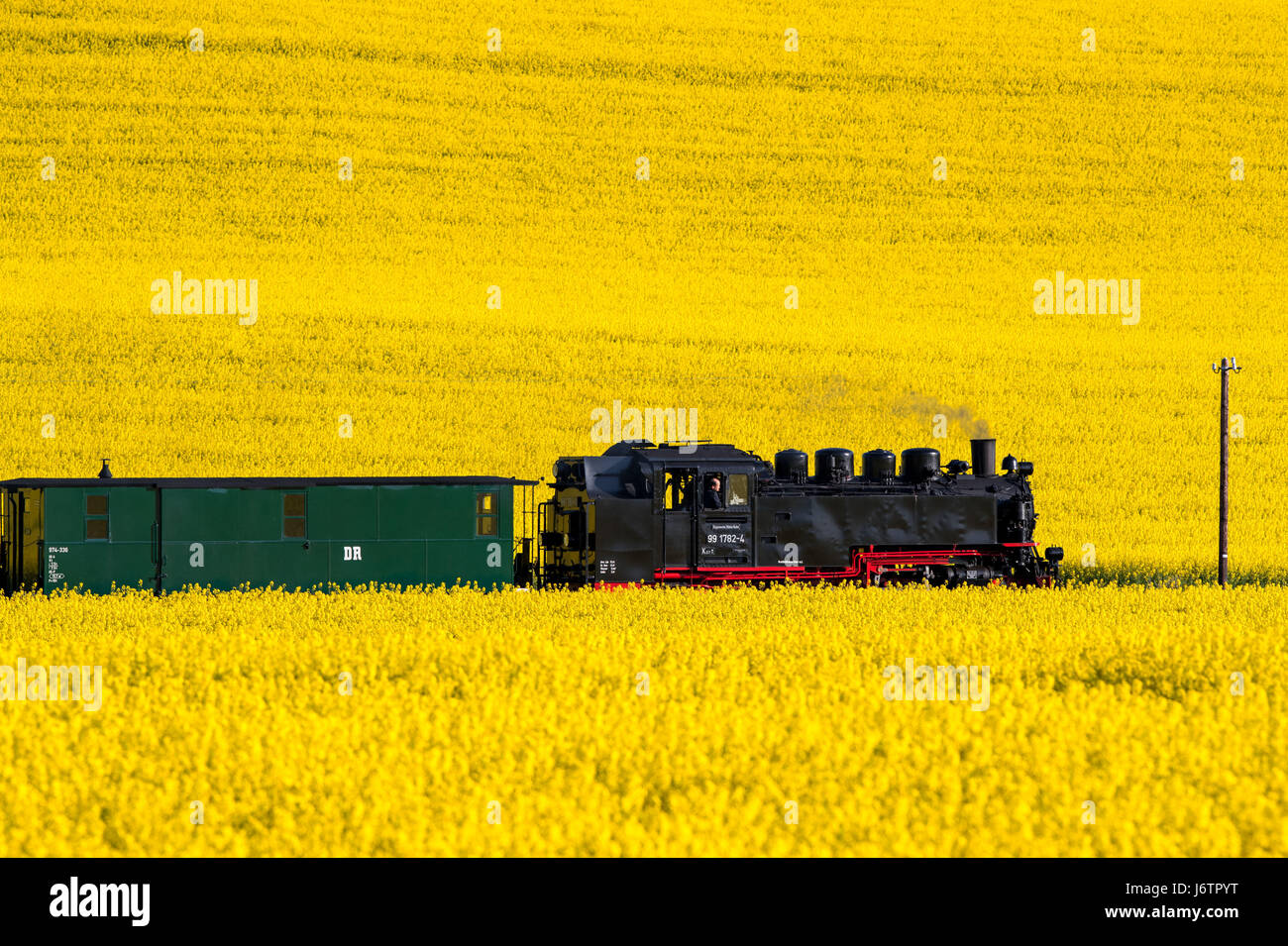 Posewald, Germany. 18th May, 2017. A type 99 1782-4 steam engine built ...
