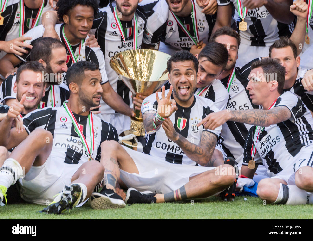 Alves champions league trophy hi-res stock photography and images - Alamy