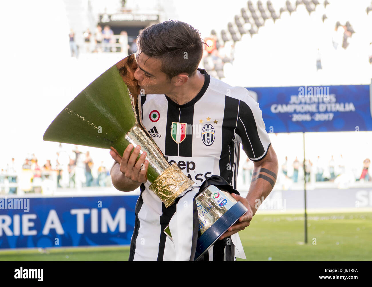 Paulo dybala celebration hi-res stock photography and images - Alamy