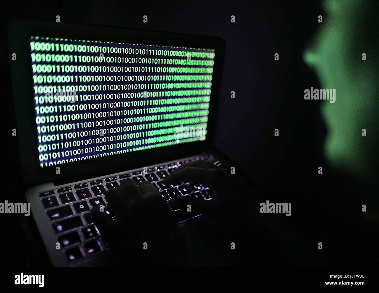 Cologne, Germany. 19th May, 2017. ILLUSTRATION: A computer monitor ...