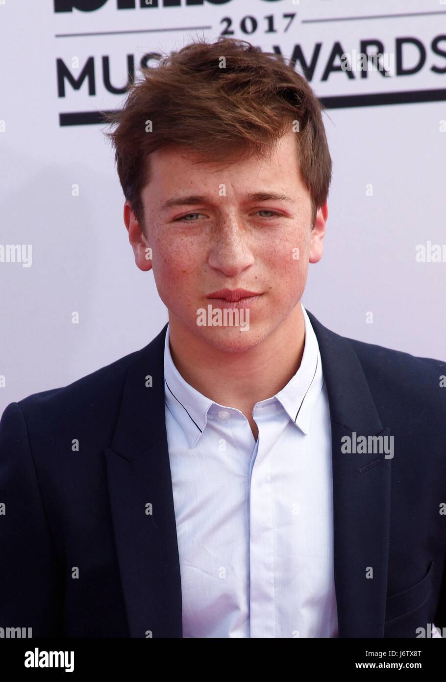 Skyler gisondo hi-res stock photography and images - Alamy