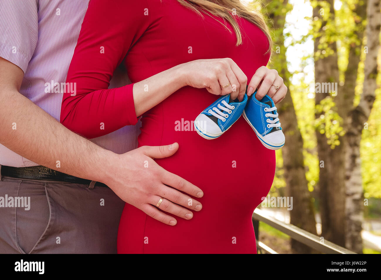 Happy young couple expecting baby in summer park Stock Photo - Alamy