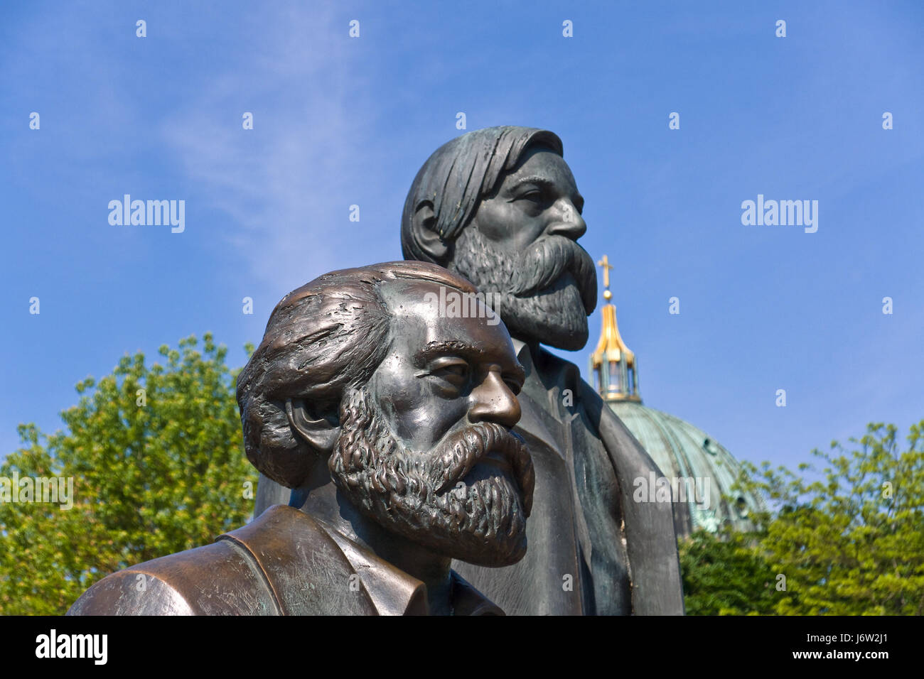 statue sculpture berlin middle bronze gdr blue monument remember work ...