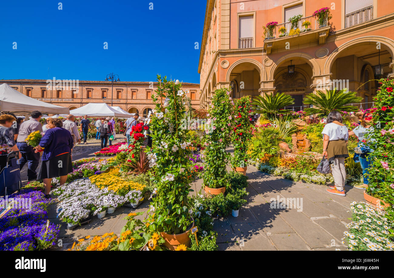Flower fair in medieval village in Italy Stock Photo - Alamy