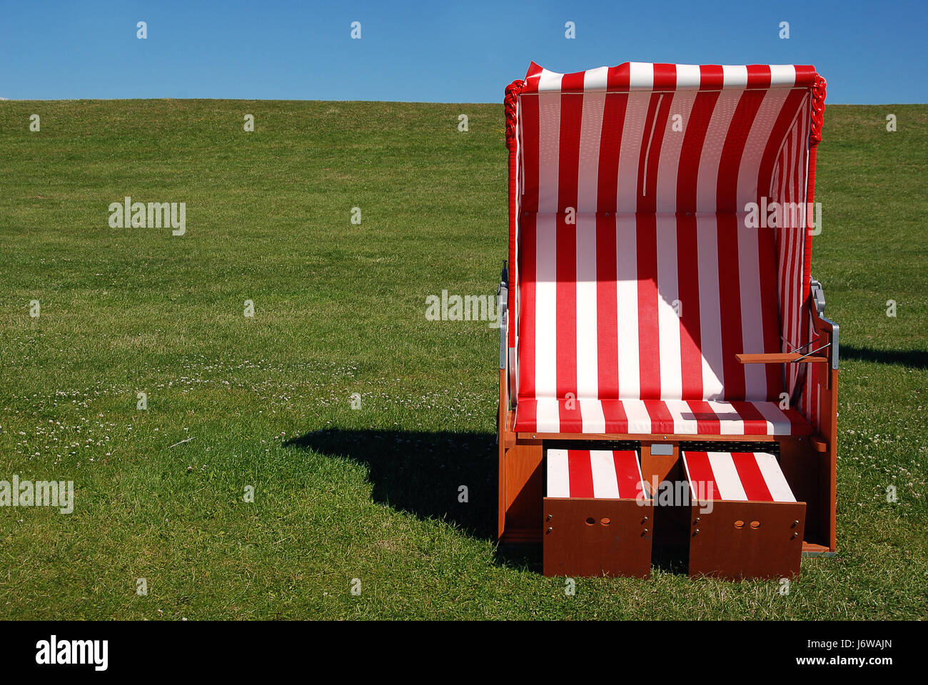 red beach chair Stock Photo - Alamy