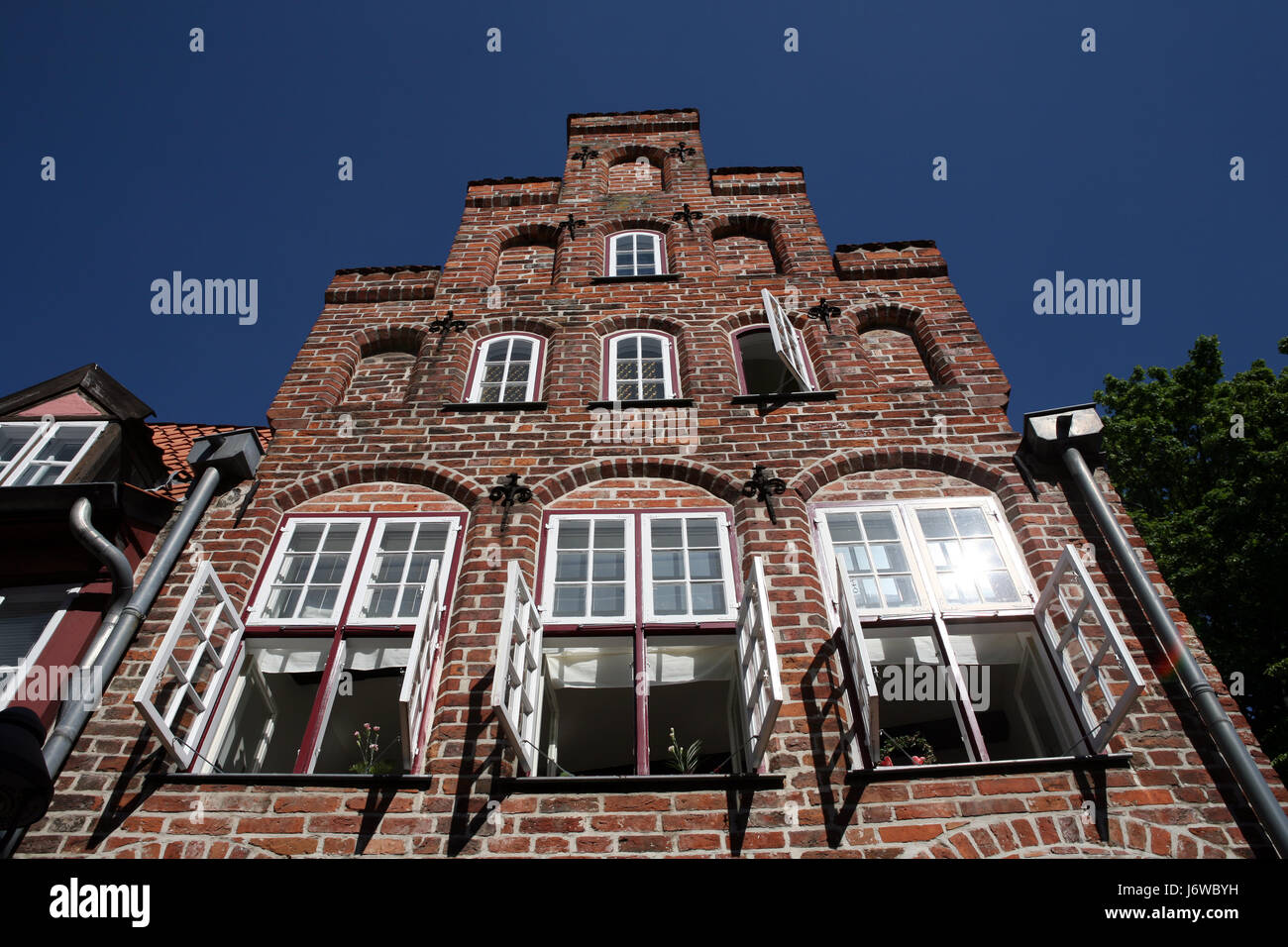 Middle class house hi-res stock photography and images - Alamy