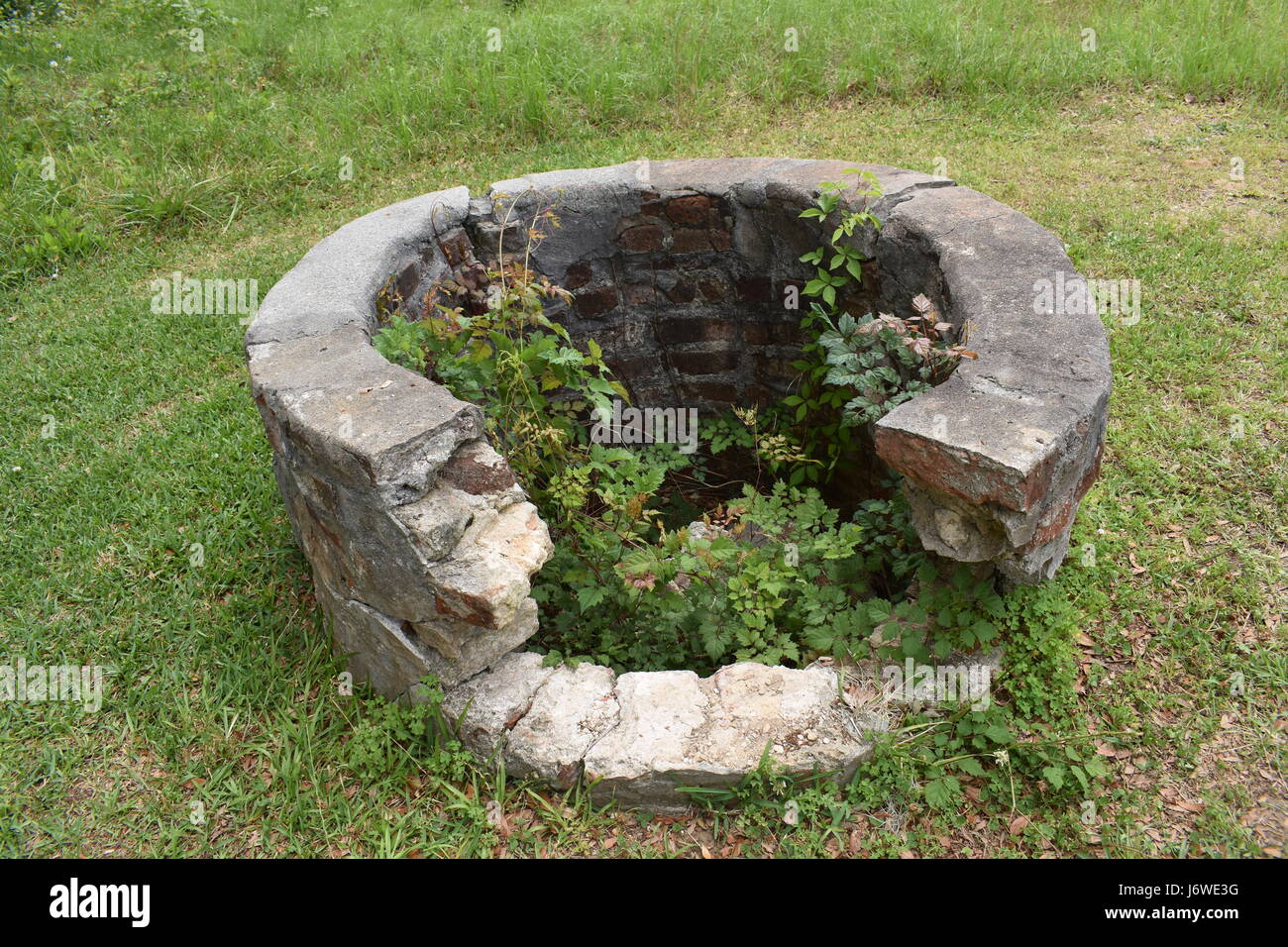 Old Well at the Charles Pinckney National Historical Place Stock Photo ...