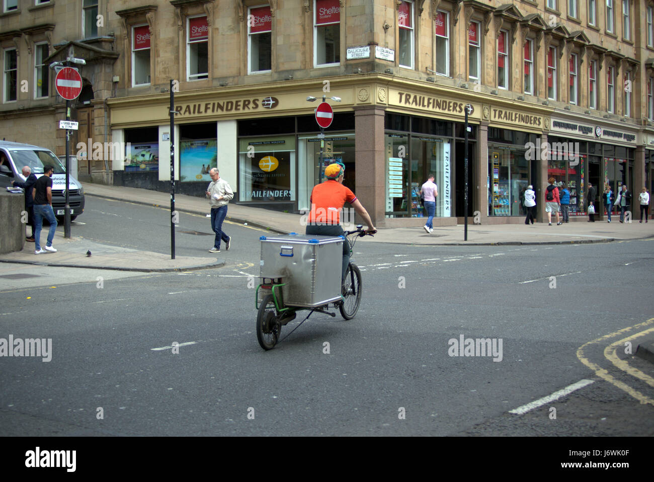 Delivery service courier occupation hi-res stock photography and images ...