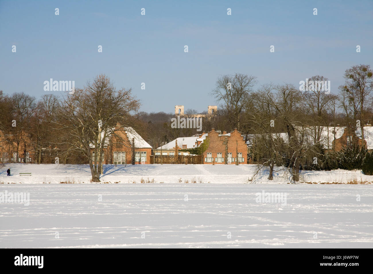 building in the snow Stock Photo - Alamy