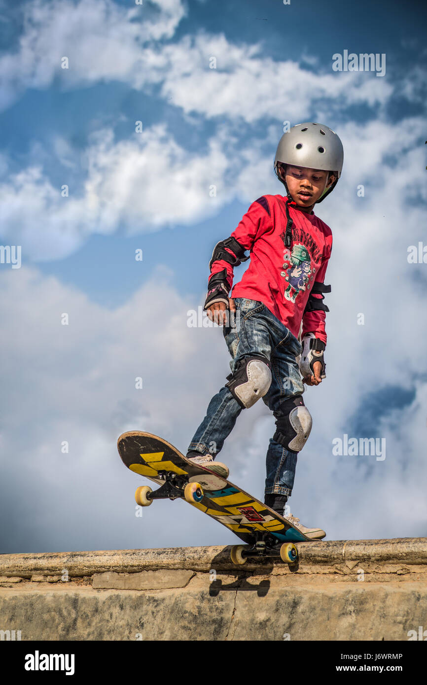Skateboard ollie hi-res stock photography and images - Alamy
