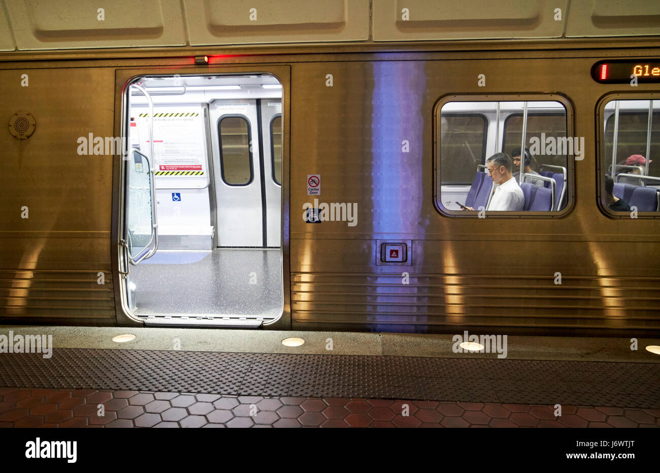 Metro carriage hi-res stock photography and images - Alamy