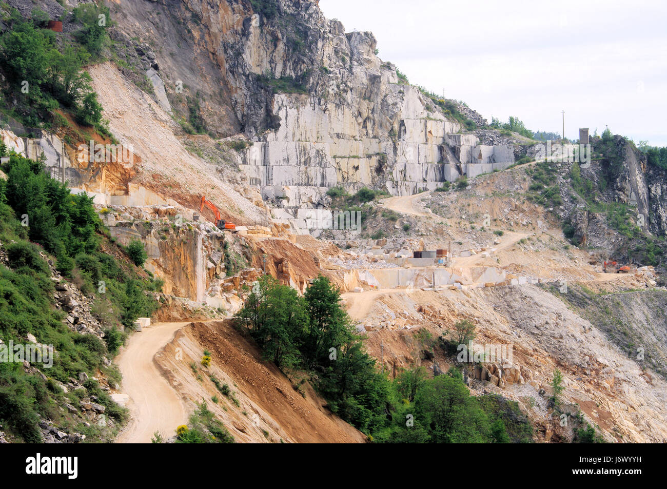 carrara marble quarry - carrara marble stone pit 12 Stock Photo - Alamy