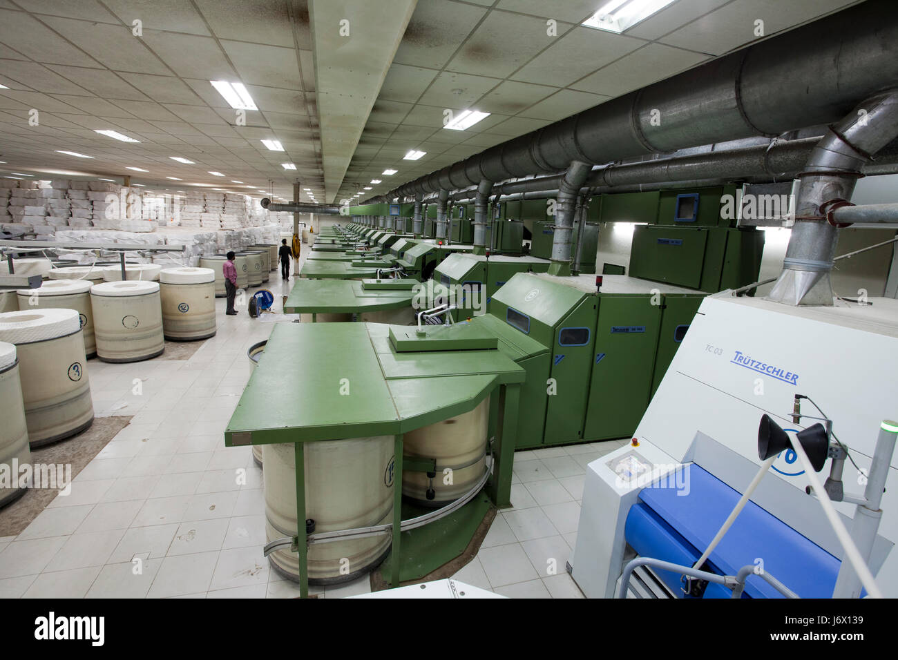 A yarn spinning mill in Dhaka, Bangladesh Stock Photo - Alamy