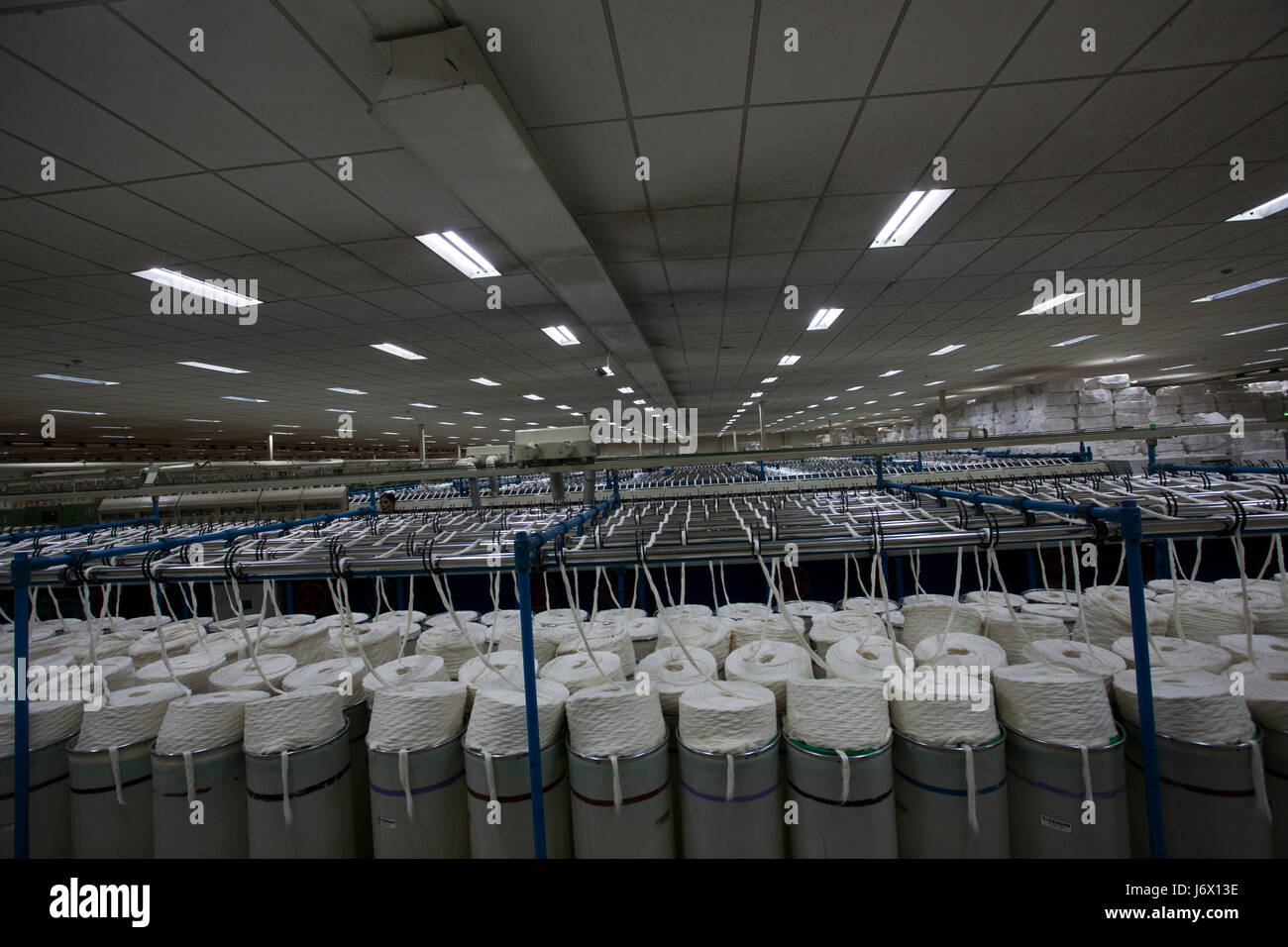 A yarn spinning mill in Dhaka, Bangladesh Stock Photo - Alamy