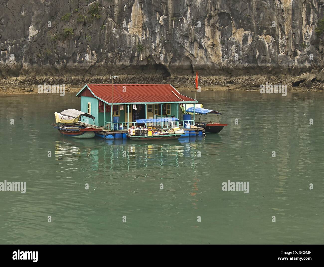 house building bay water swimming swiming swim swims to do the crawl ...