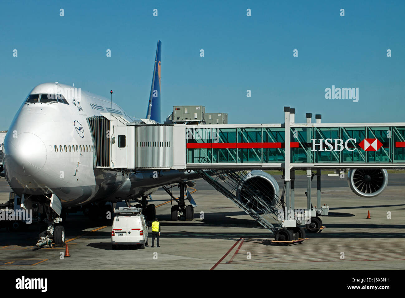 Lufthansa boeing 747 jumbo jet hi-res stock photography and images - Alamy