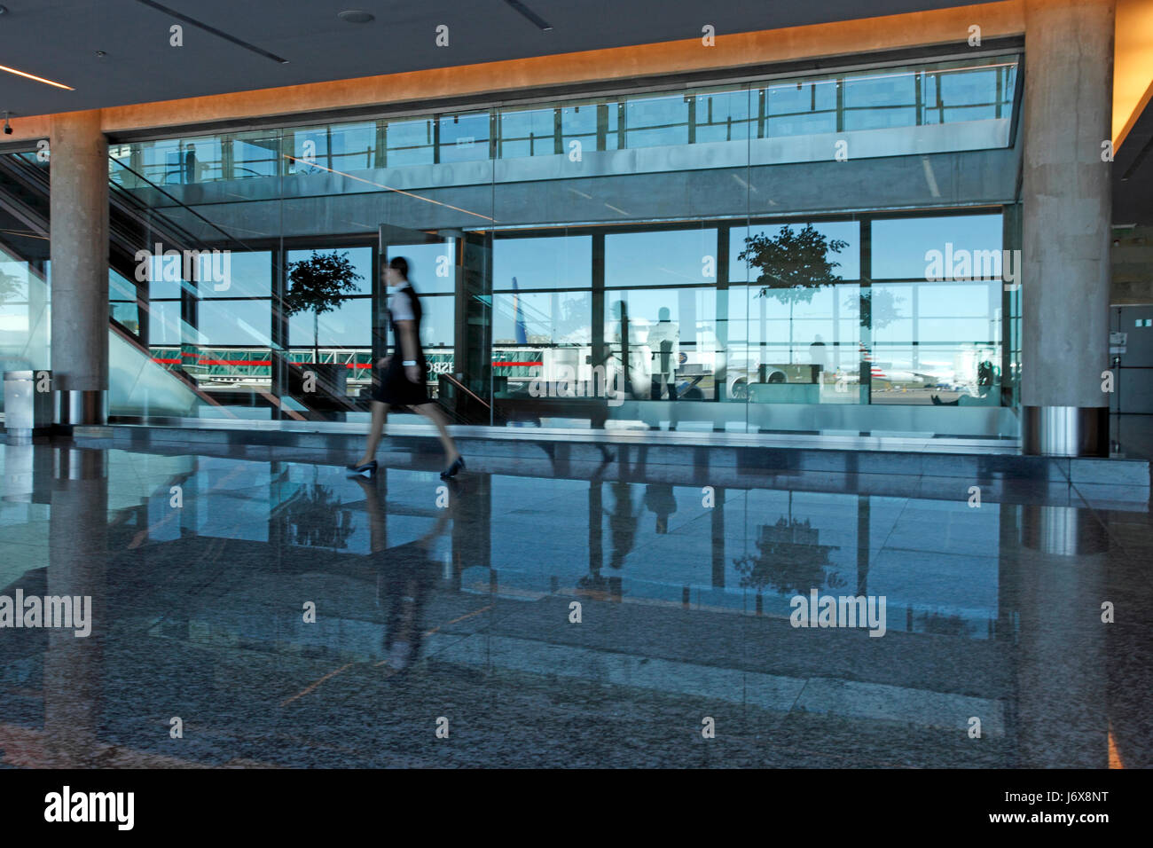 Passengers at the gates hi-res stock photography and images - Alamy