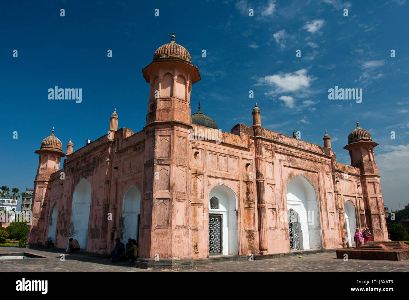 Pari Bibi Tomb inside the Lalbagh Fort in Old Dhaka, Bangladesh Stock ...
