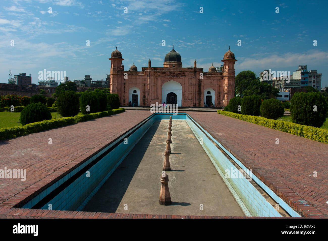 Pari Bibi Tomb inside the Lalbagh Fort in Old Dhaka, Bangladesh Stock ...
