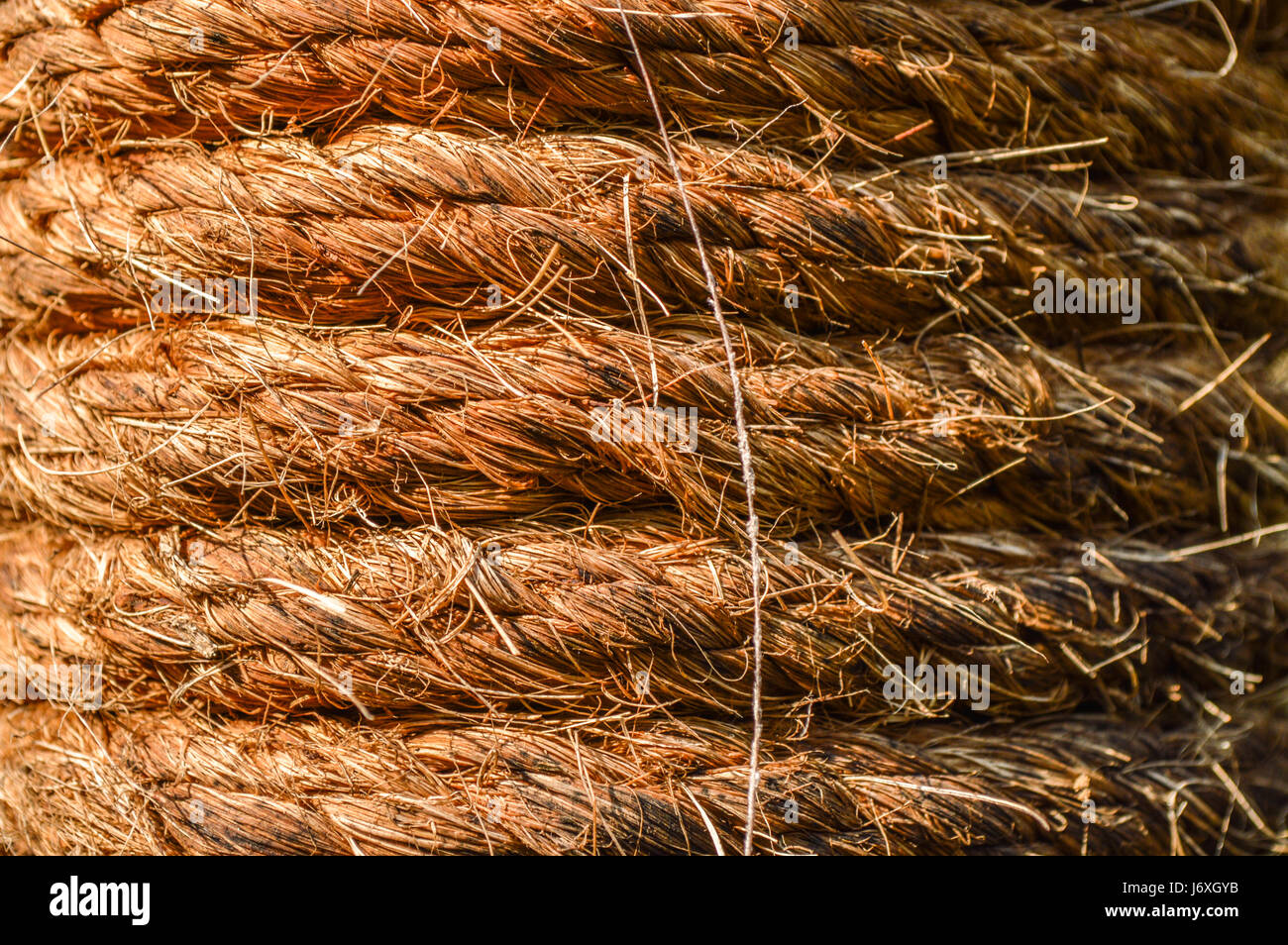 rope tied around a wood Stock Photo - Alamy
