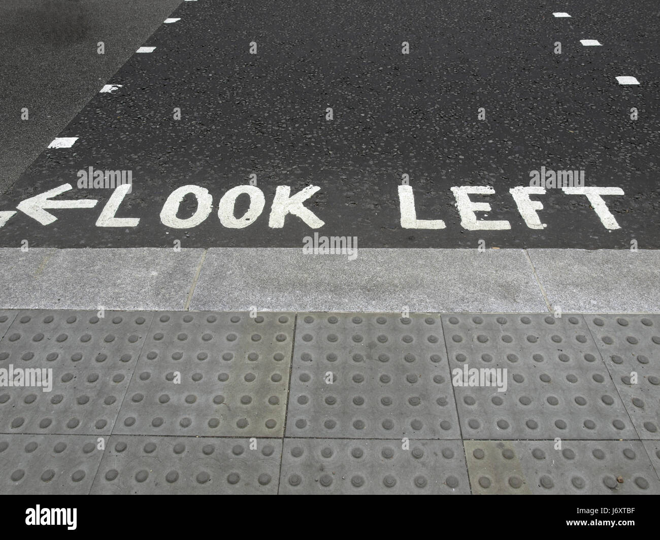 sign signal look glancing see view looking peeking looking at london ...