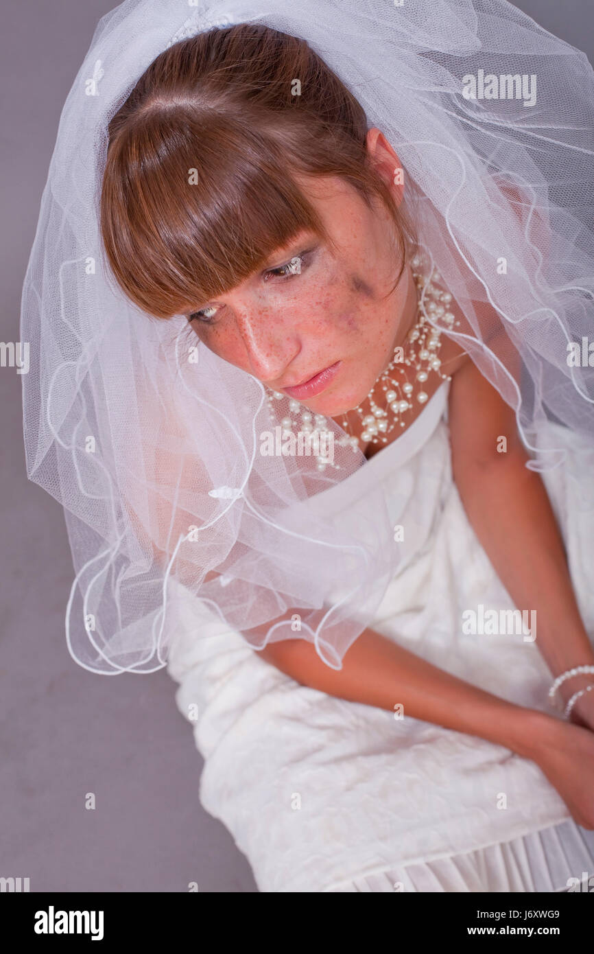 Wedding gown sad hi-res stock photography and images - Alamy