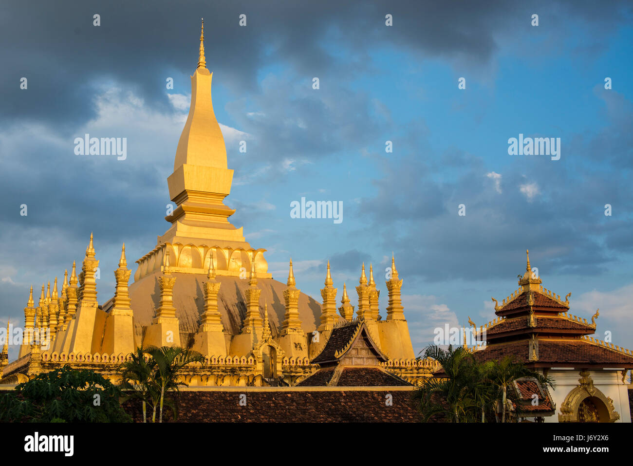Pha That Luang Stupa, Vientiane Stock Photo - Alamy