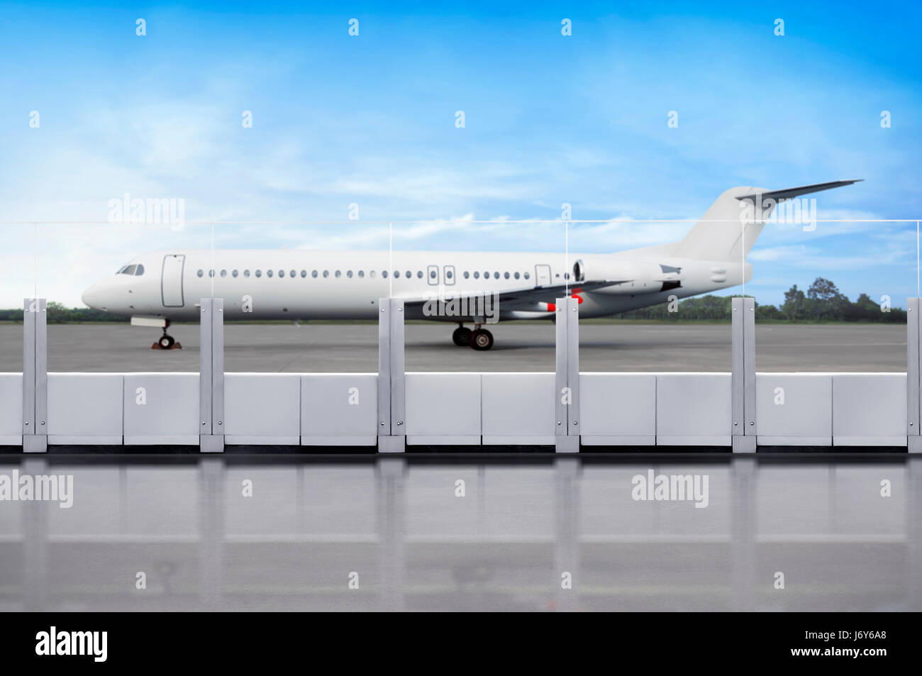 Airport terrace hi-res stock photography and images - Alamy