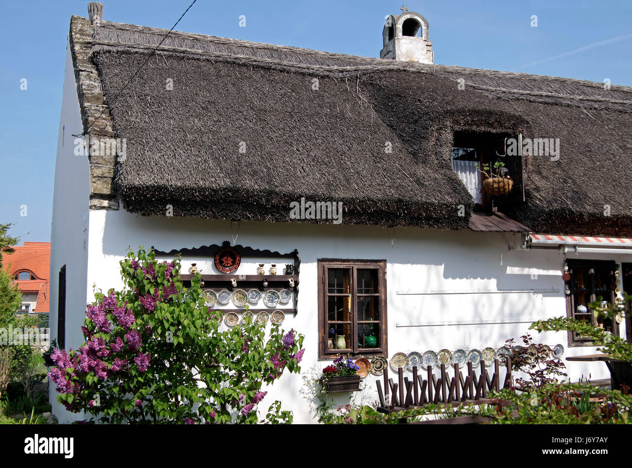house building traditional style of construction architecture ...