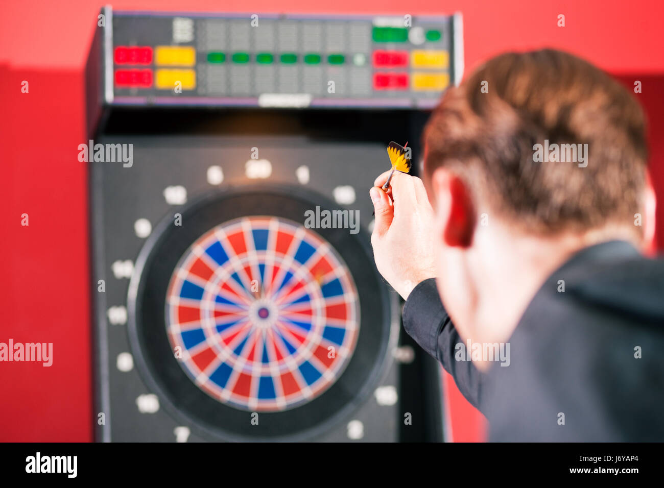 man playing darts Stock Photo - Alamy