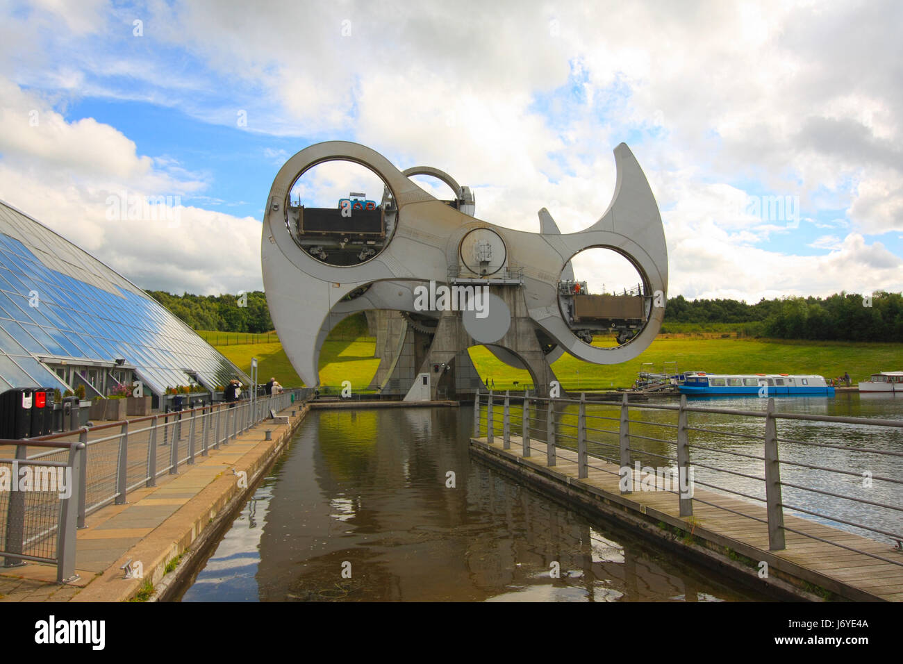 wheel engineering reflection boat landmark canal rowing boat sailing ...
