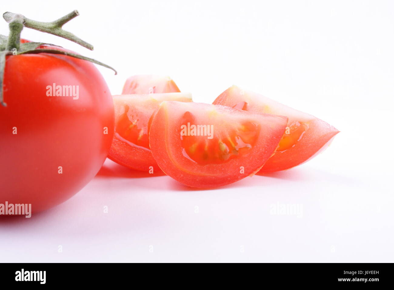 quarter divide sharing divided tomato food aliment vitamins vitamines ...