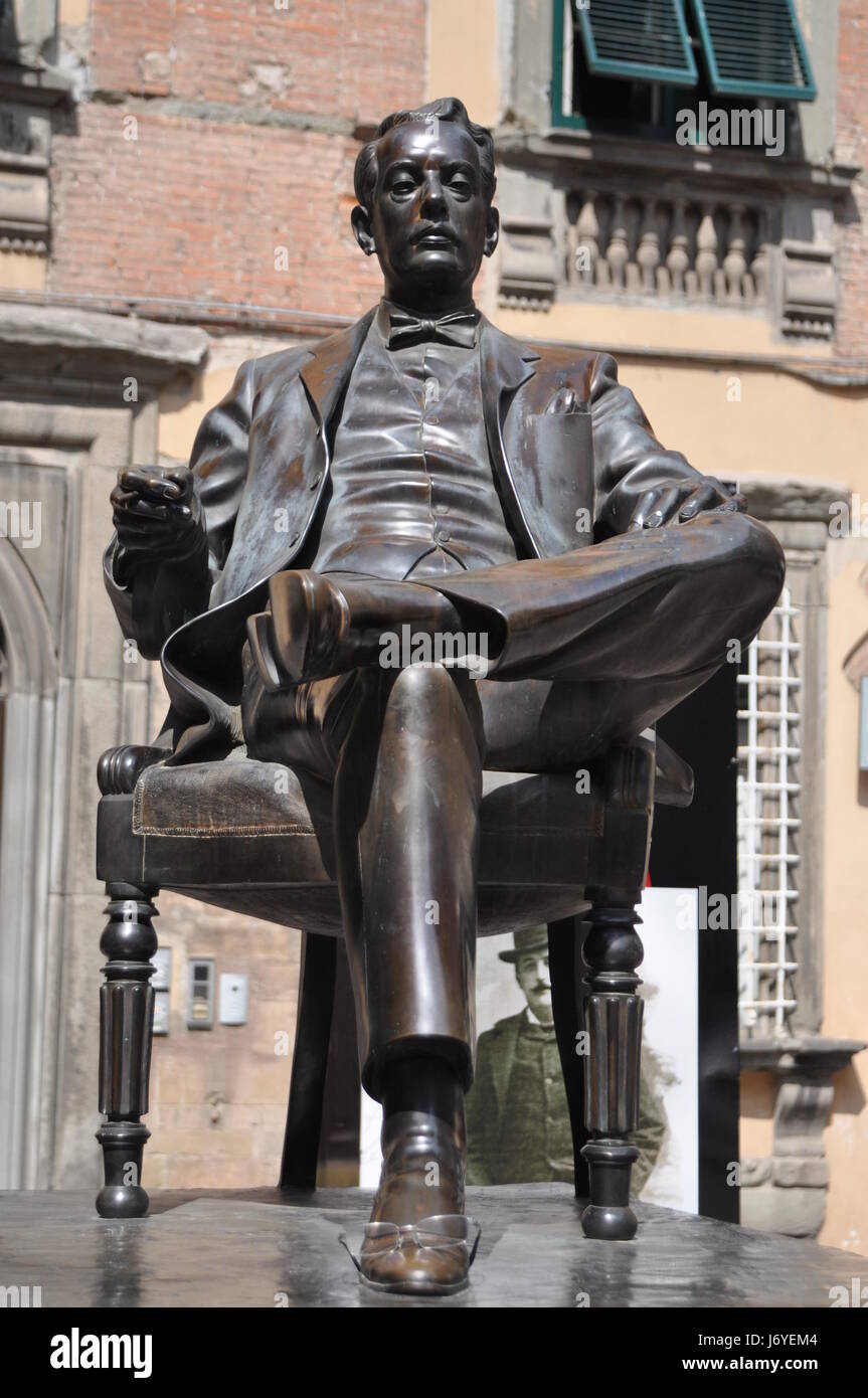 giacomo puccini lucca monument Stock Photo - Alamy
