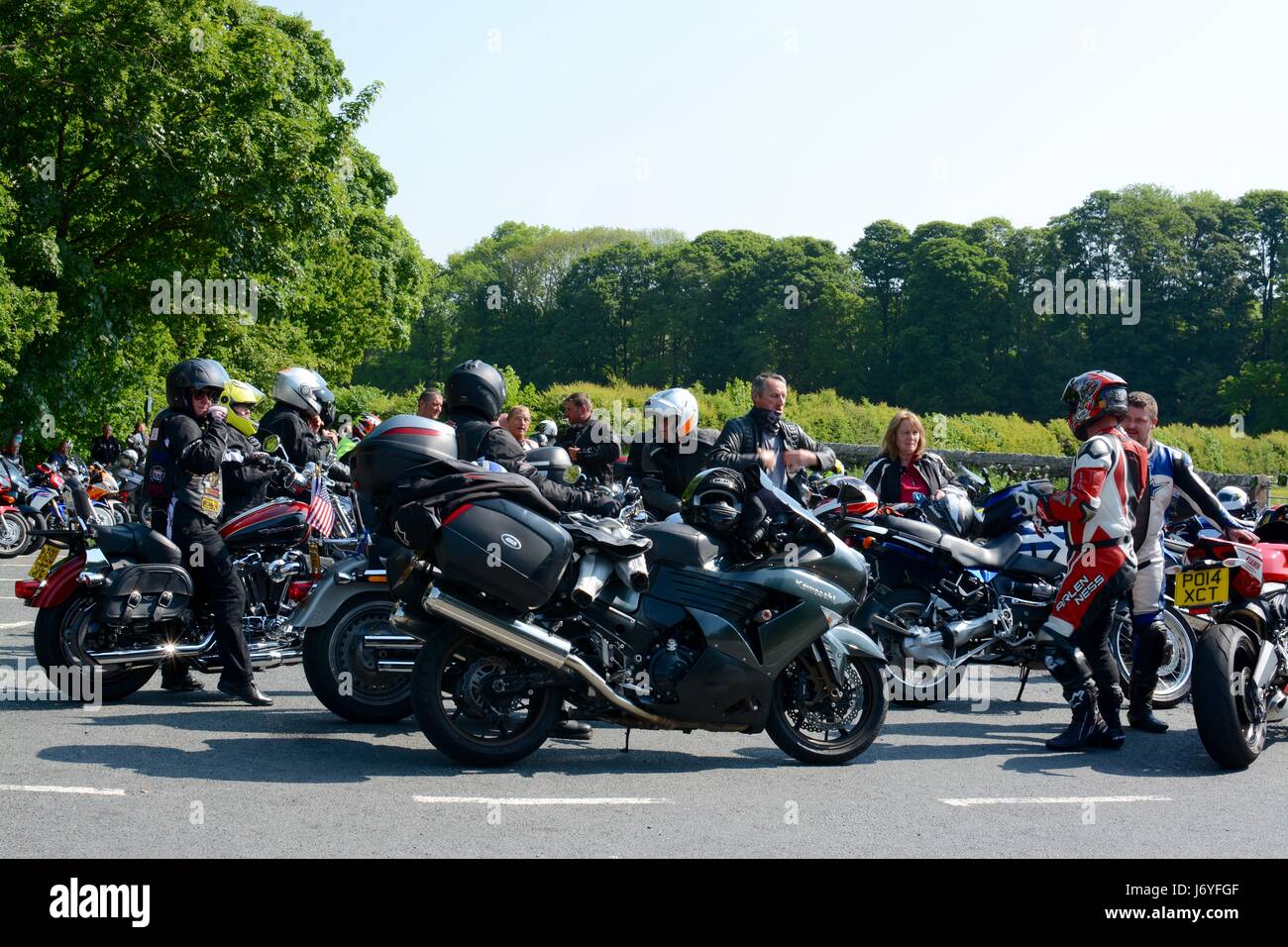 Bikers motorcyclists devils bridge kirkby hi-res stock photography and ...