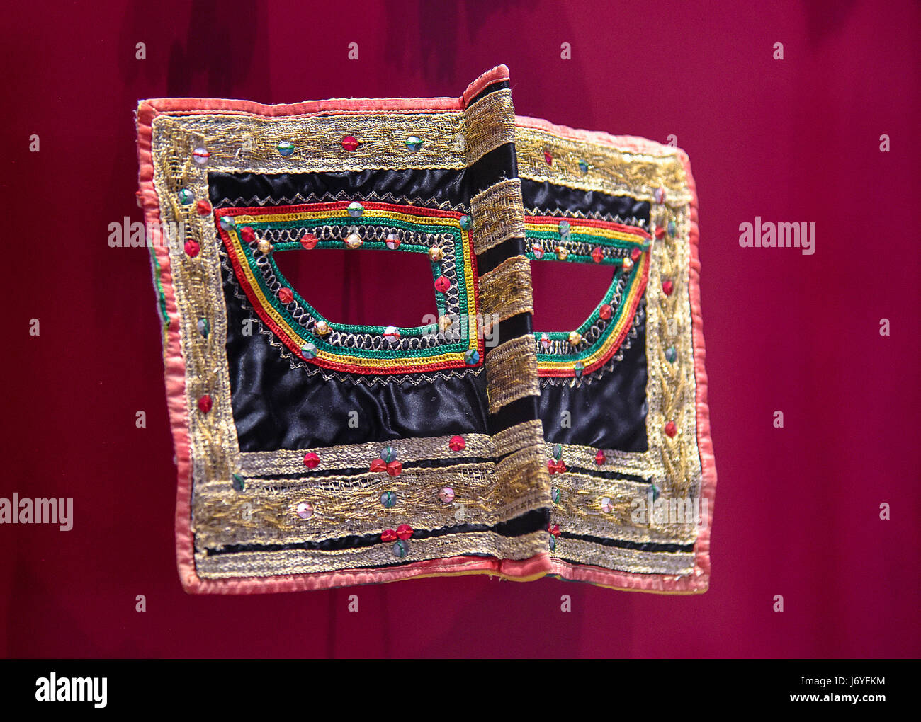 Oman muscat traditional mask national hi-res stock photography and ...