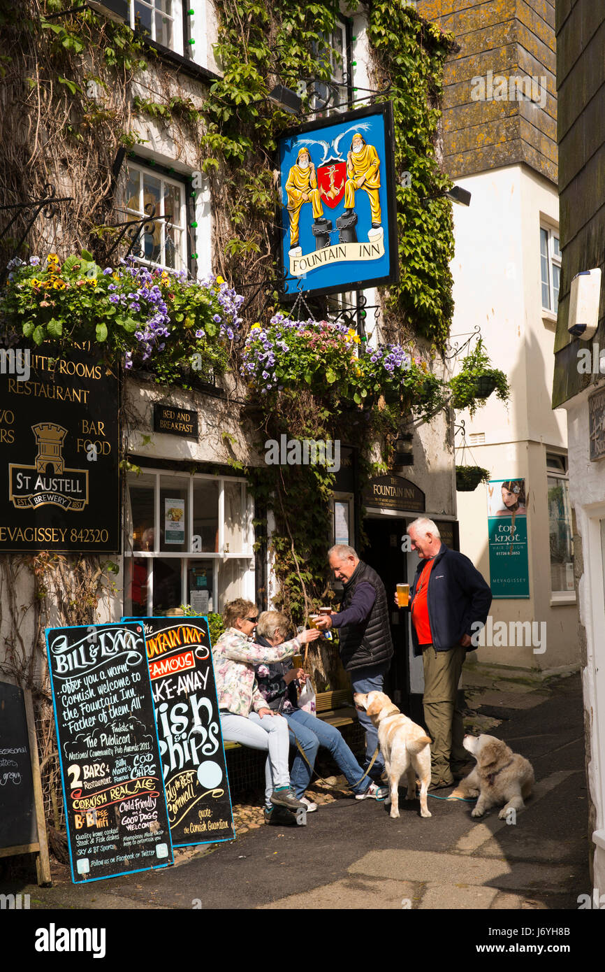 Mevagissey cornwall pub hi-res stock photography and images - Alamy