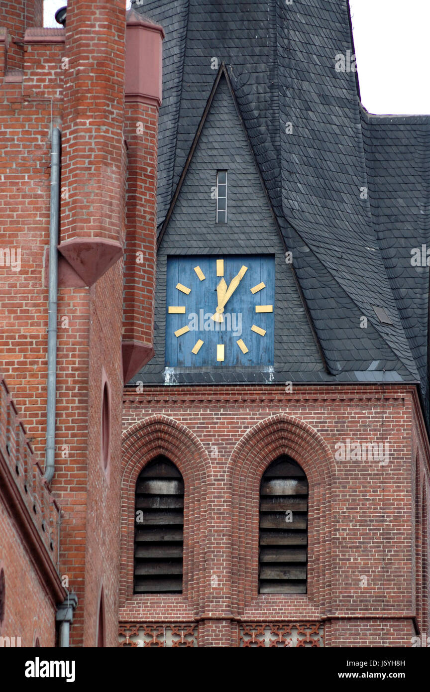 time twelve five at a church Stock Photo - Alamy