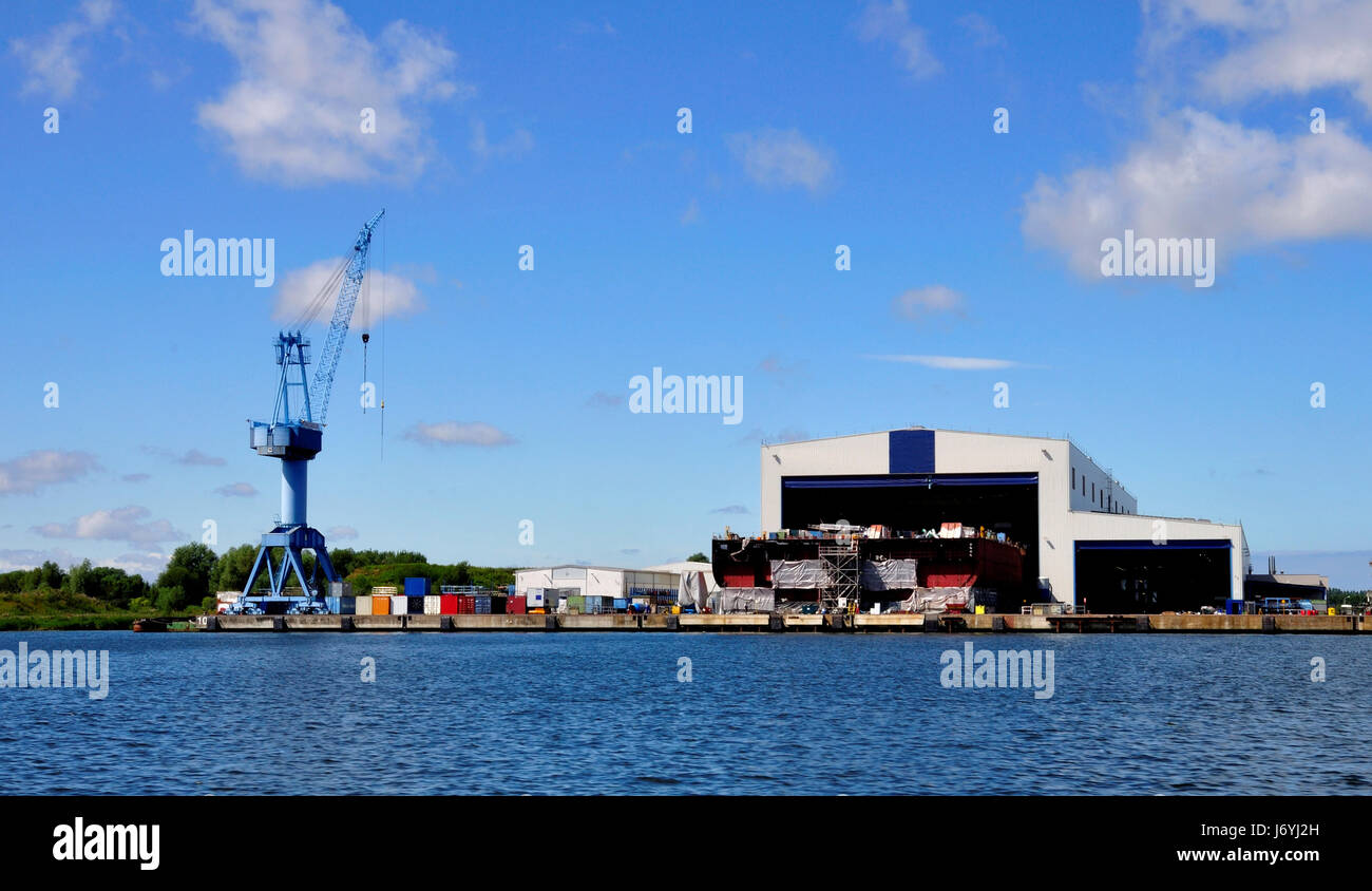 dockyard shipbuilding cranes neptune crane dockyard shipbuilding steel ...