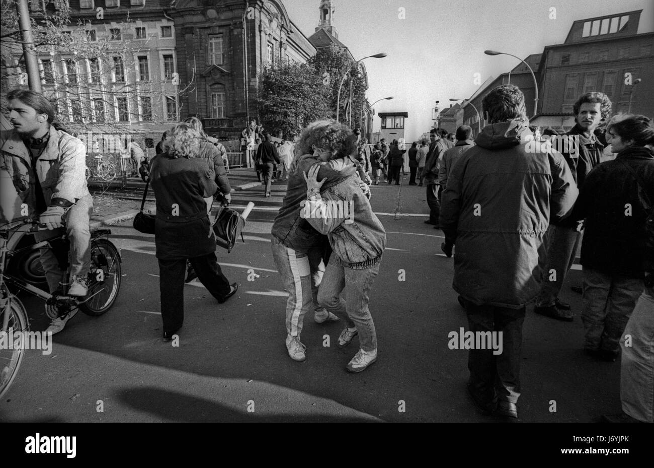 Berlin wall guards 1980s hi-res stock photography and images - Alamy