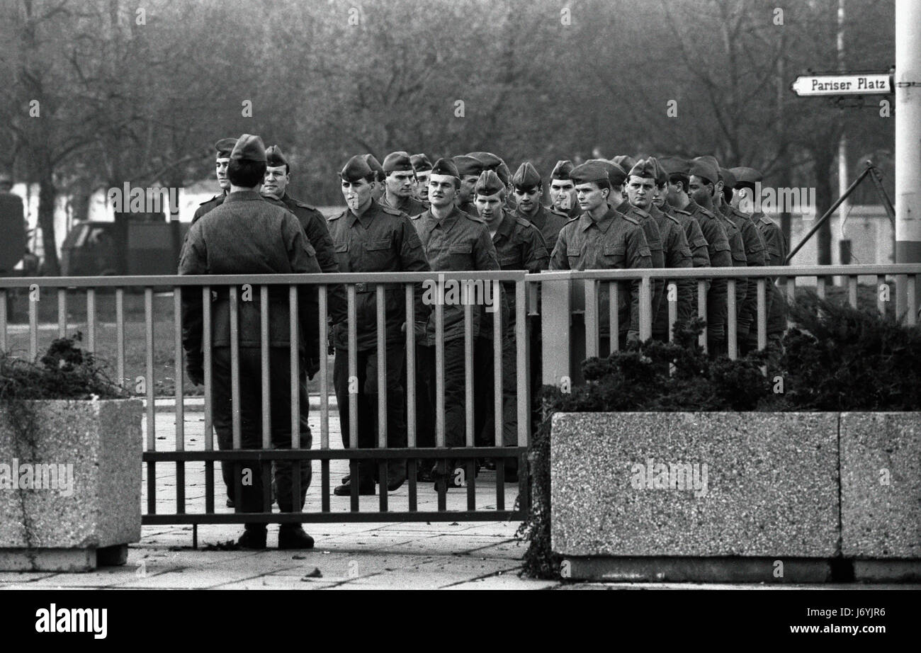Berlin wall guards 1980s hi-res stock photography and images - Alamy