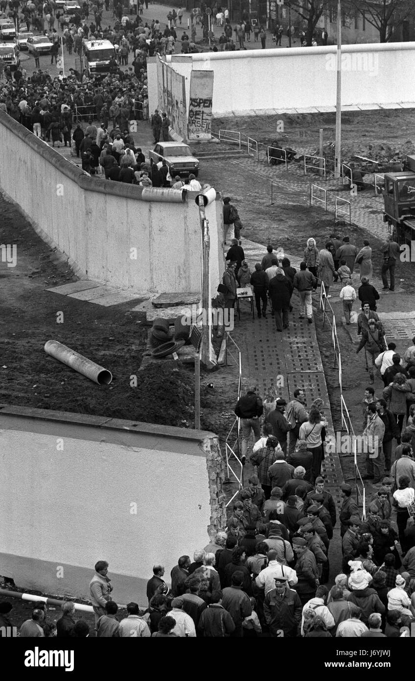 Berlin wall west guards High Resolution Stock Photography and Images ...