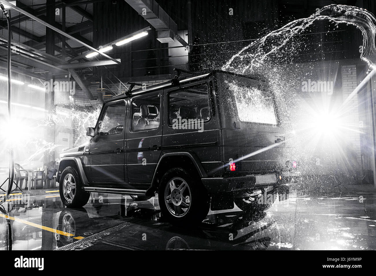 Off-road car at the carwash Back view Stock Photo - Alamy