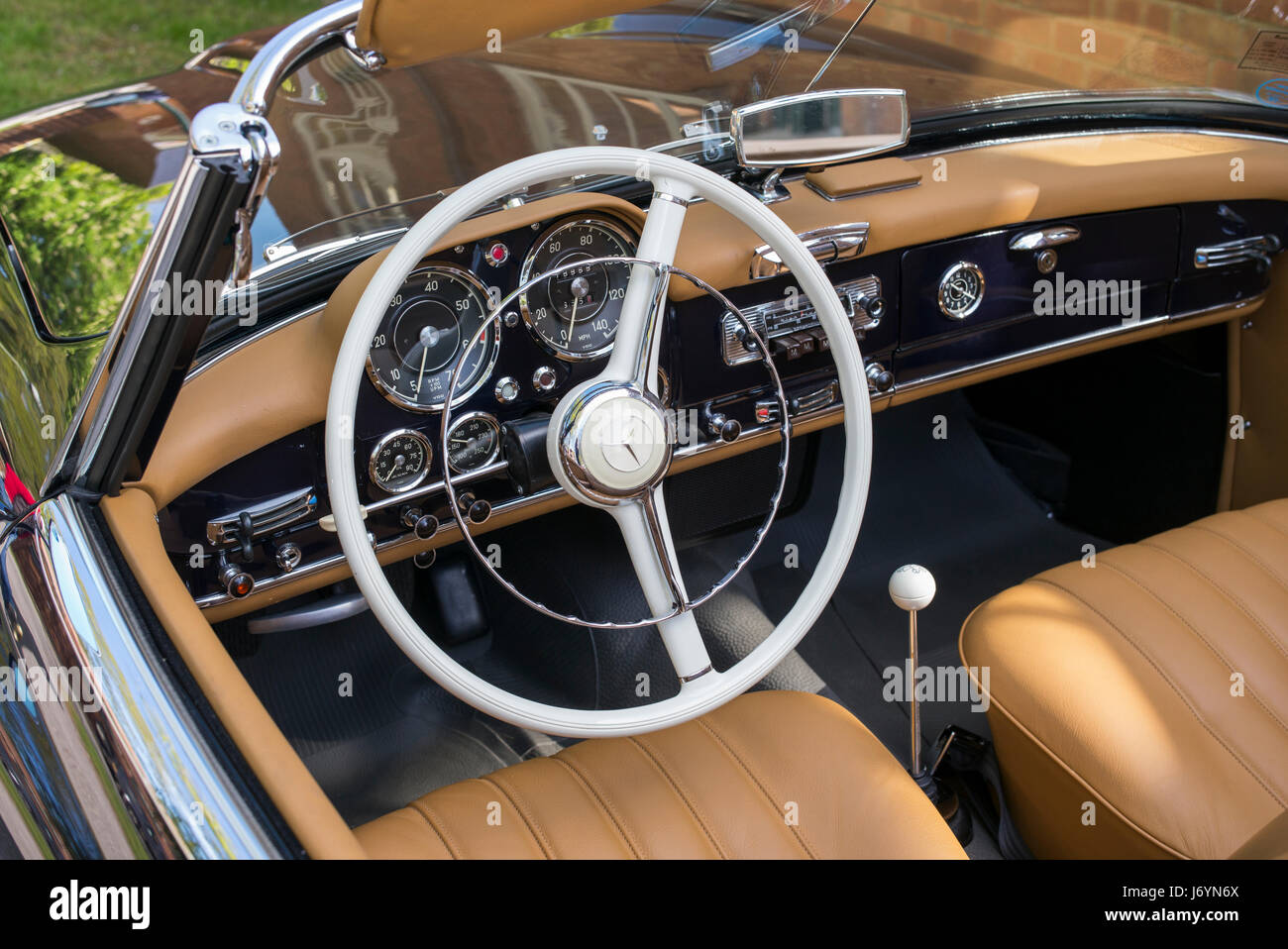 Mercedes benz 190 sl steering wheel hi-res stock photography and images ...