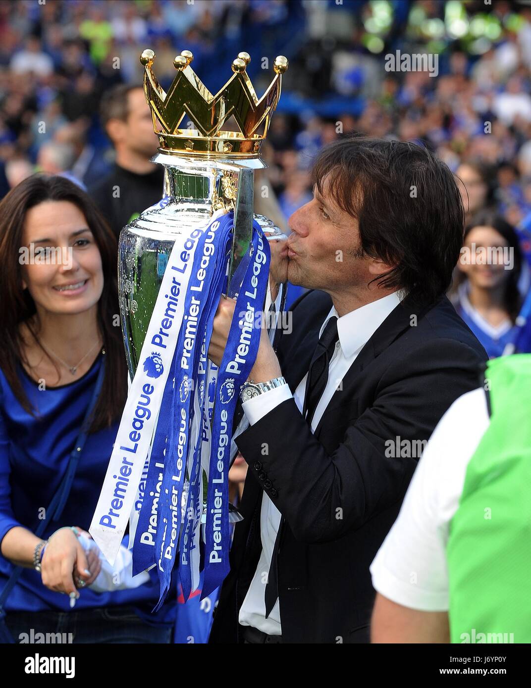 Conte premier league trophy hi-res stock photography and images - Alamy