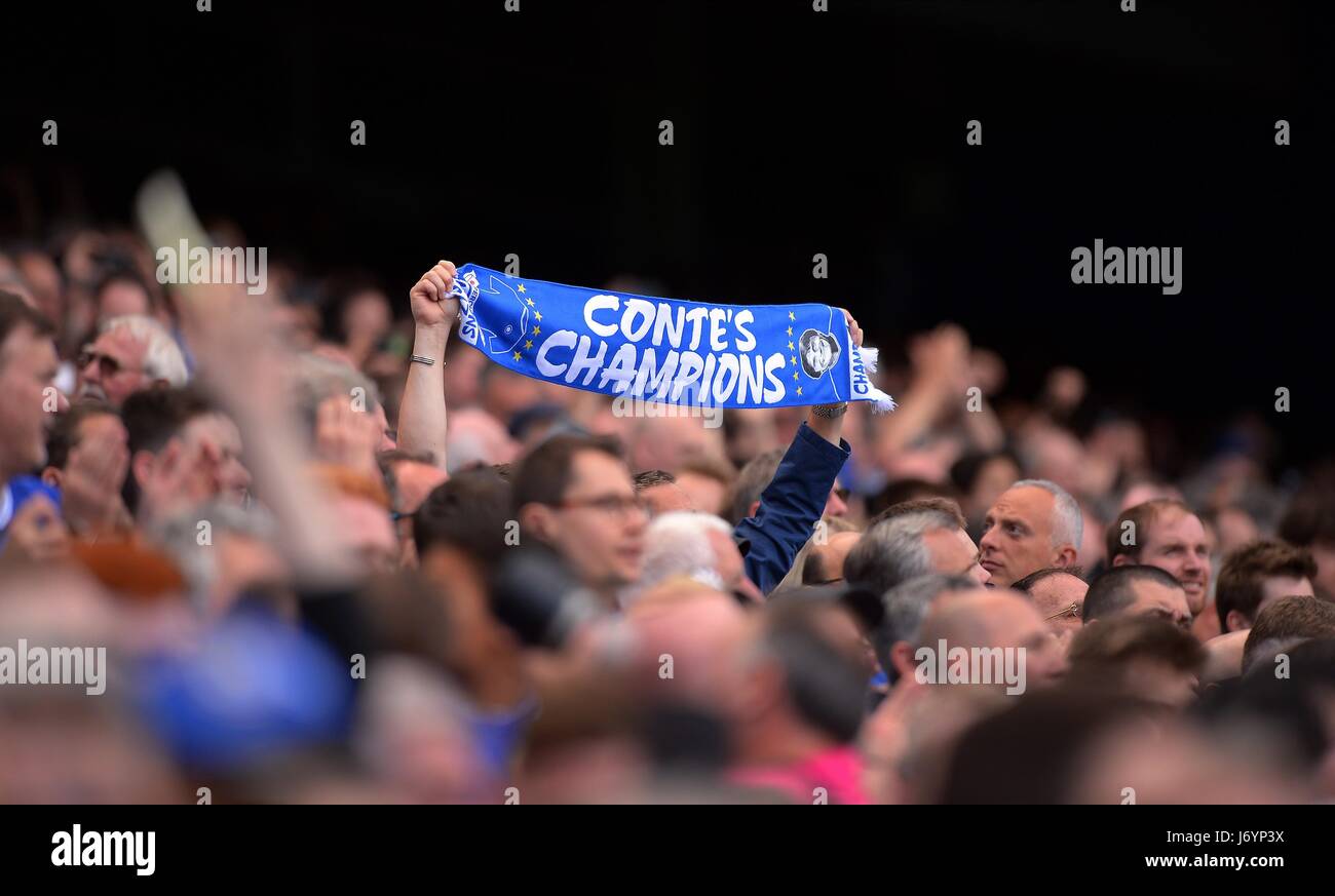 Chelsea stadium fans hi-res stock photography and images - Alamy