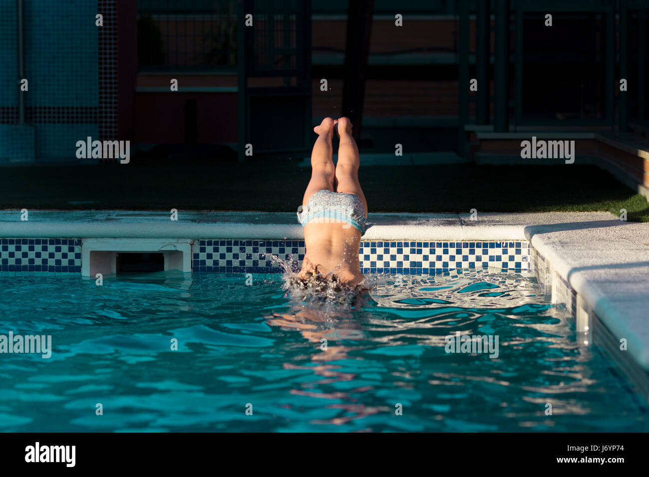 Girls diving hi-res stock photography and images - Alamy