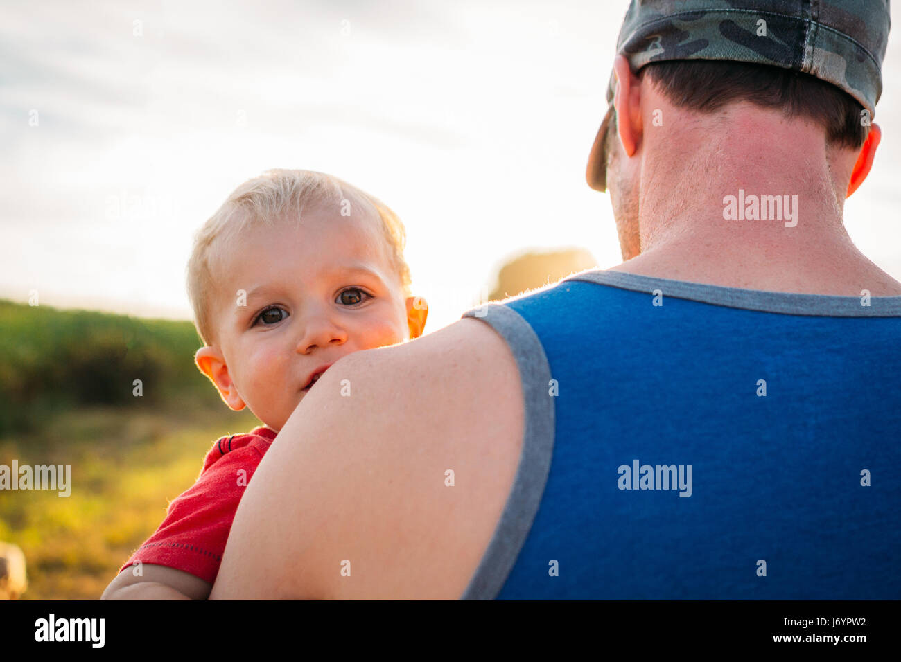 Arm around shoulder hi-res stock photography and images - Alamy