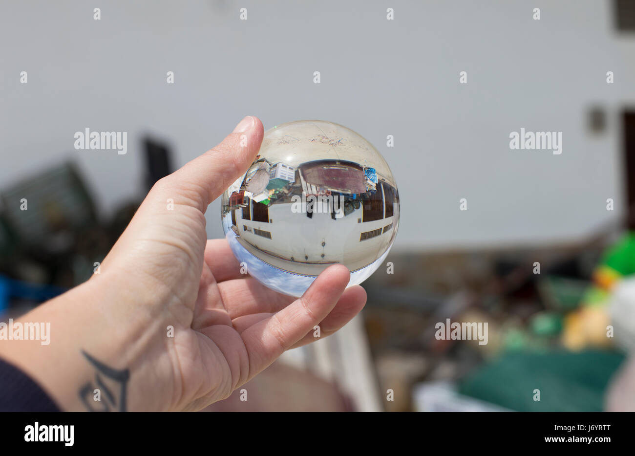 Refraction glass hi-res stock photography and images - Alamy