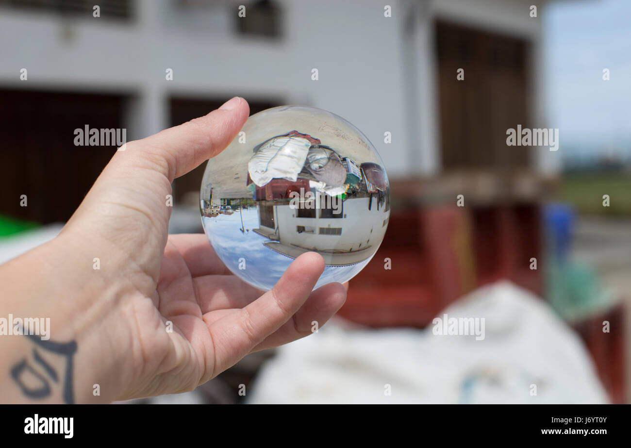 Refraction glass hi-res stock photography and images - Alamy